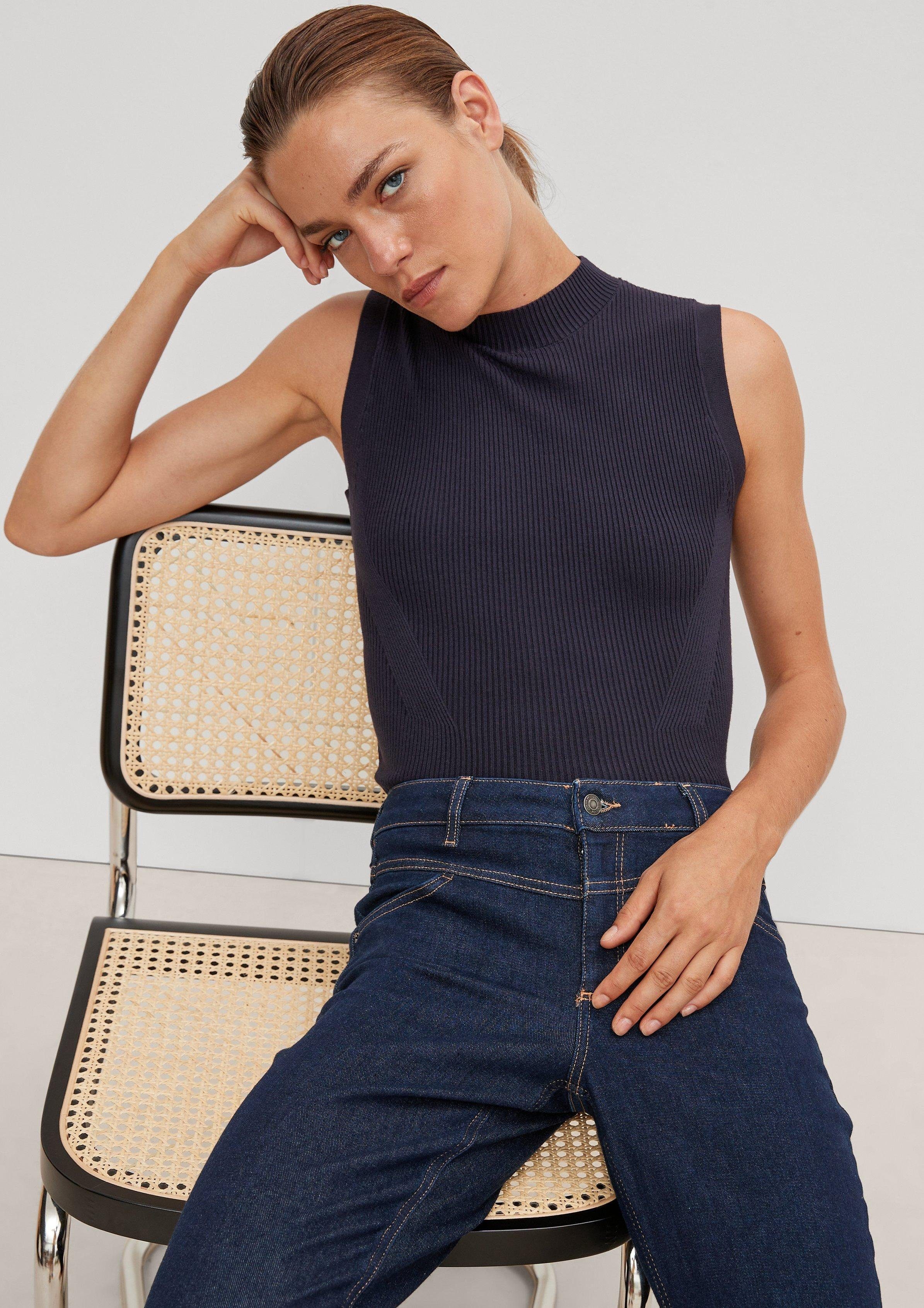 Comma Pullunder Feinstricktop aus Viskosemix, mit hochgeschlossenem Ausschnitt, hat einen Turtleneck